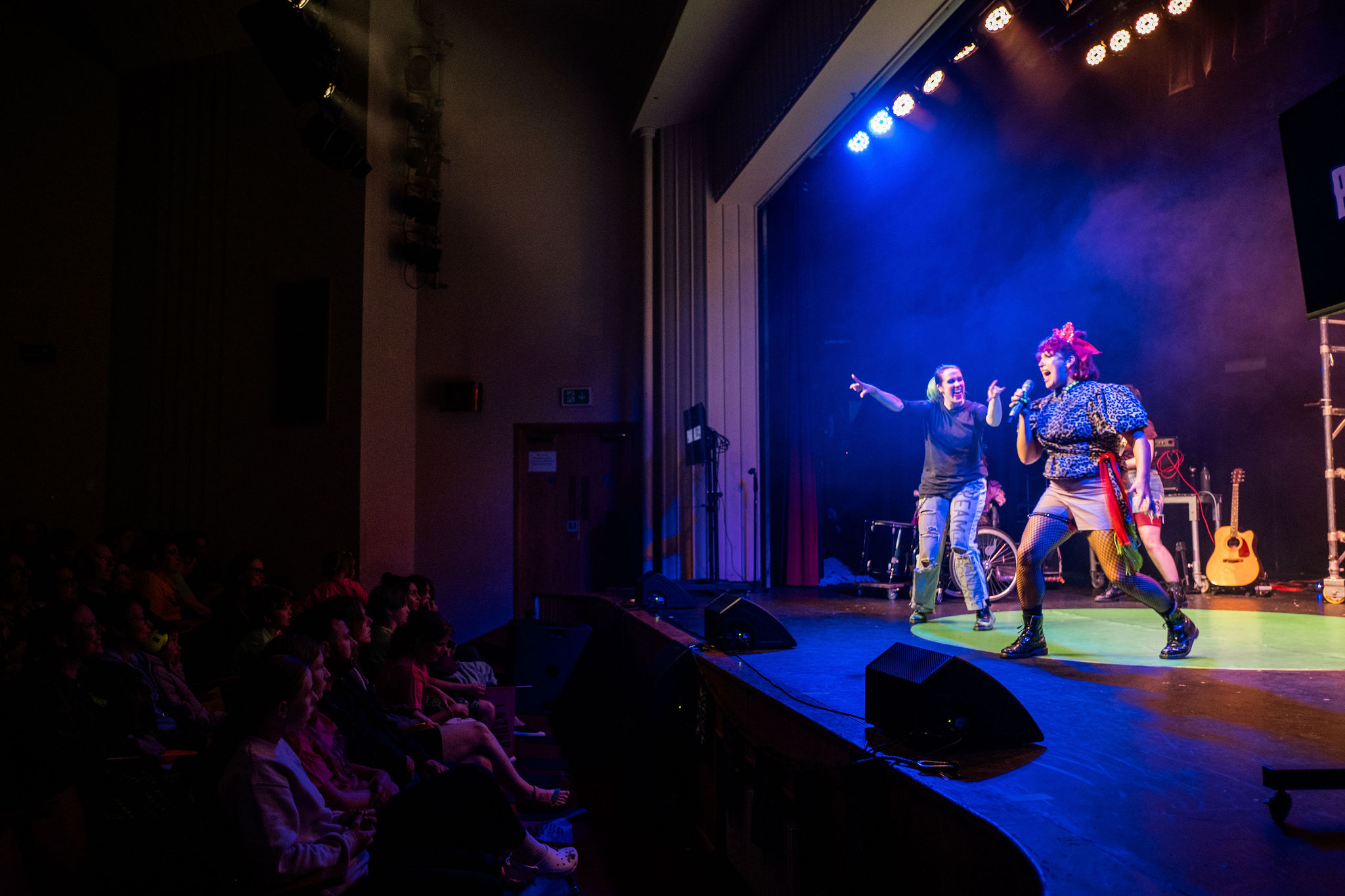 Things to consider when... booking a live performance - Artsbank